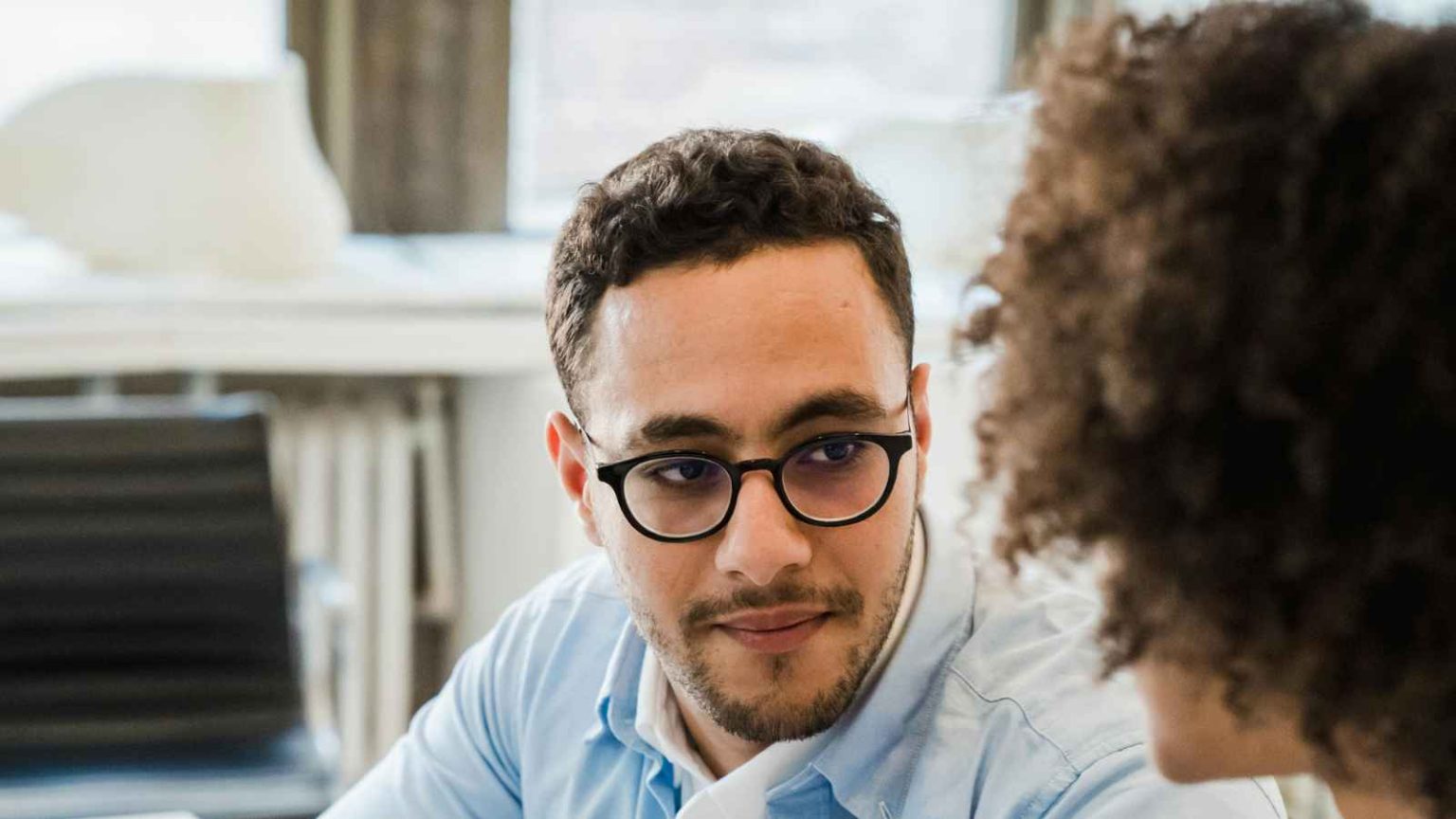 19 Clear Signs Someone Is Pulling Away From You