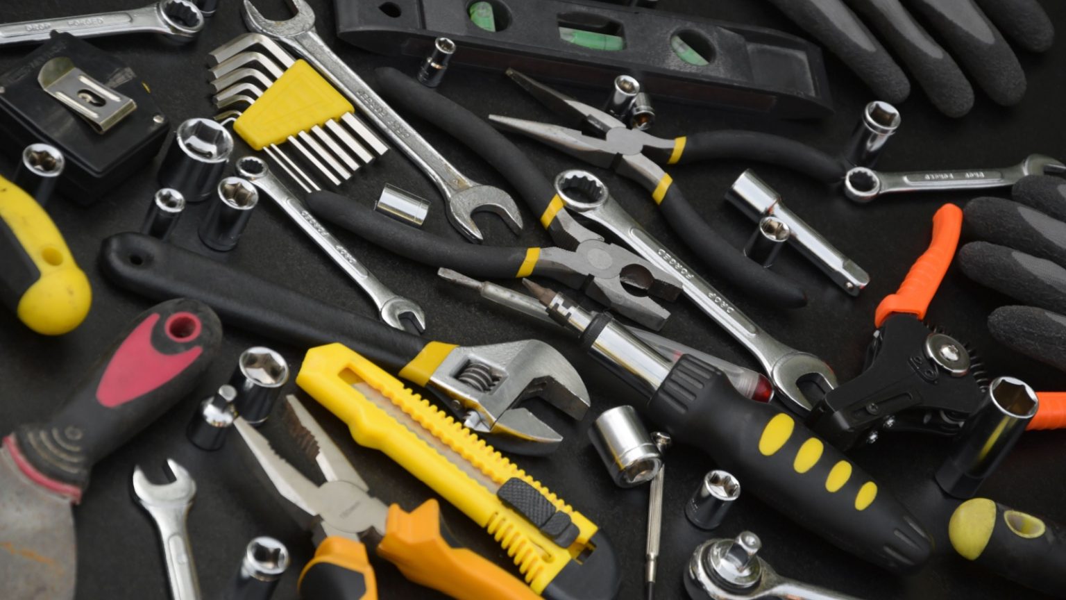 13 Items People Regret Throwing Away During Decluttering - Craft Your ...