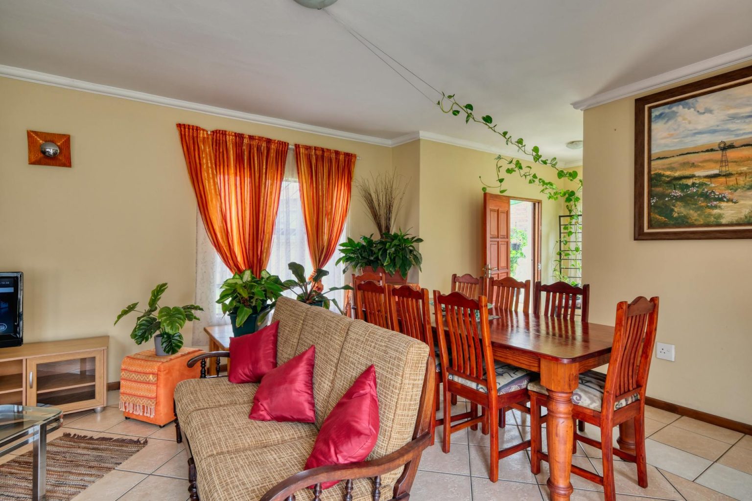 15 Decorating Mistakes That Make Your Home Look Like a Cluttered Mess ...